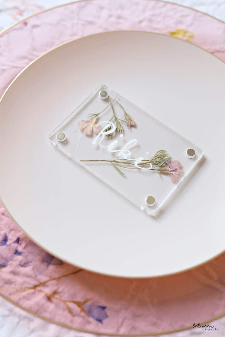 How Much Do You Love These Pressed Floral Place Cards? - Between Carpools