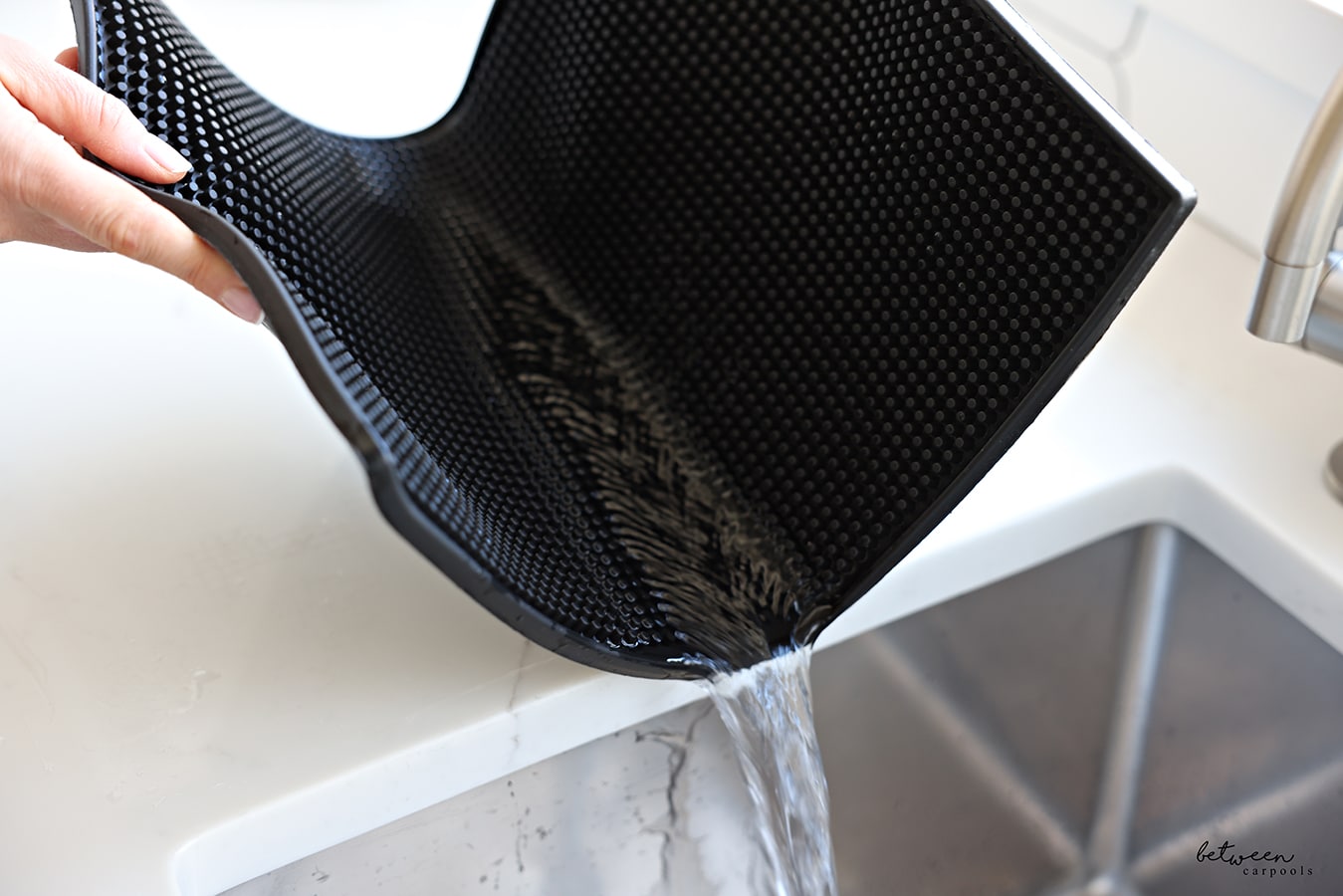 This Bar Mat is Perfect for the Endless Washing of Pesach Dishes ...