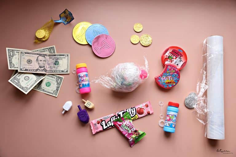 Make a Prize Ball Using Saran Wrap - Between Carpools