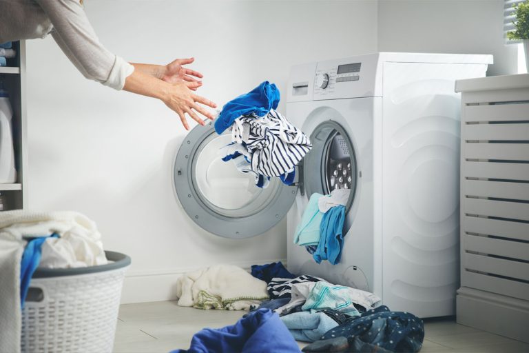 Halachos of Washing Clothing During the Nine Days - Between Carpools